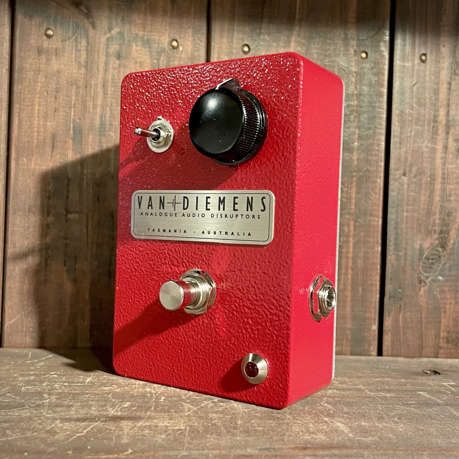 Van Diemens Analogue Audio Disruptors The Red Ochre Deluxe | TONE BLUE